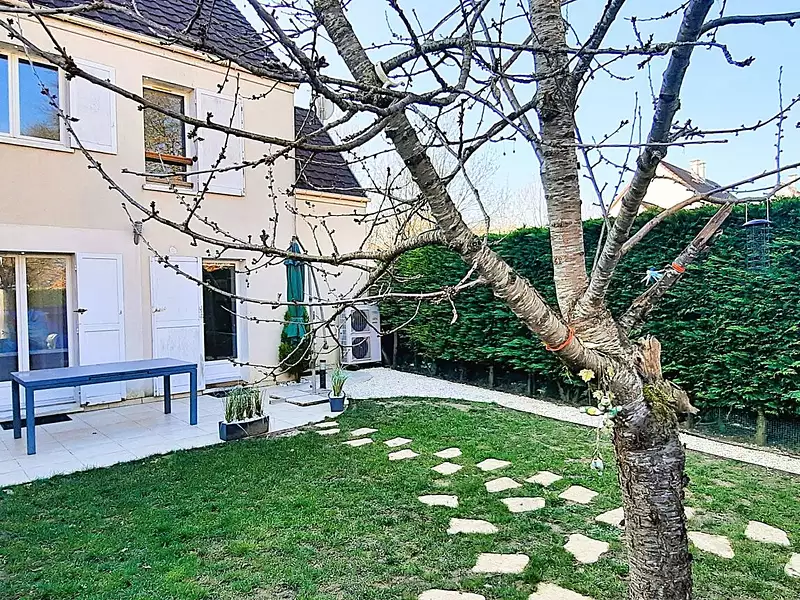 Vente maison 5 pièces 85 m² Sainte-Geneviève-des-Bois (91700) - Superimmo