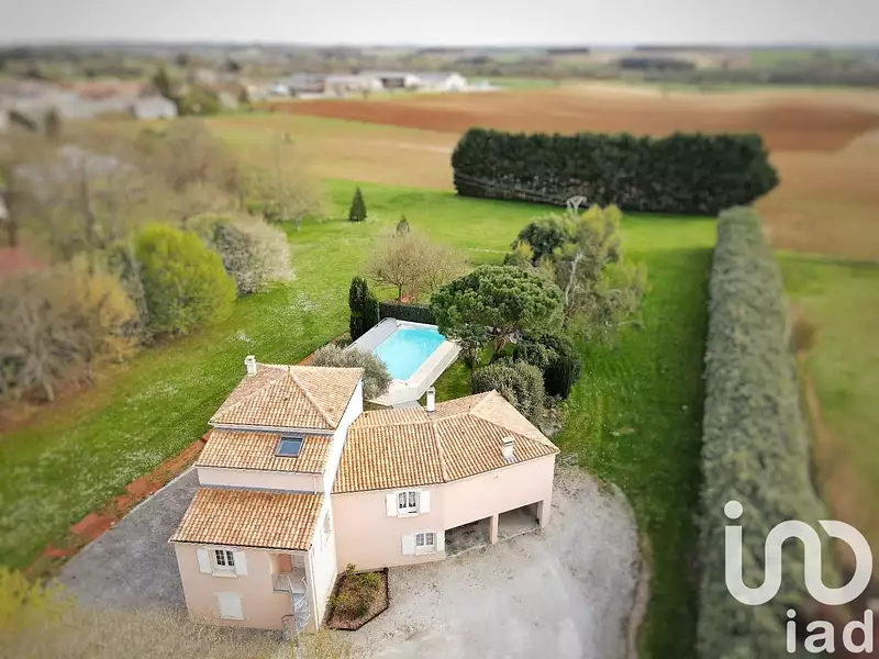 Vente maison 6 pièces 200 m² Val-de-Bonnieure (16230) - Superimmo