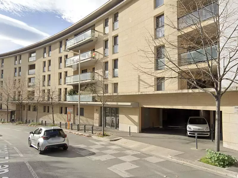 Location parking 20 m² Aix-en-Provence (13100) - Superimmo